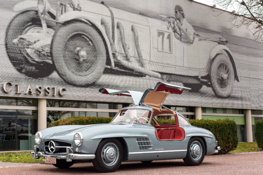 Restauracja legendarnego modelu Mercedes-Bens 300 SL | autoEXPERT