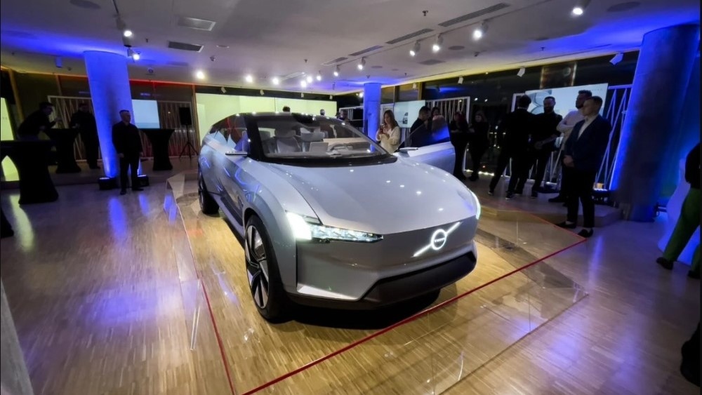 Volvo Concept Recharge robi u nas furorę. Futuryzm już jutro | autoEXPERT