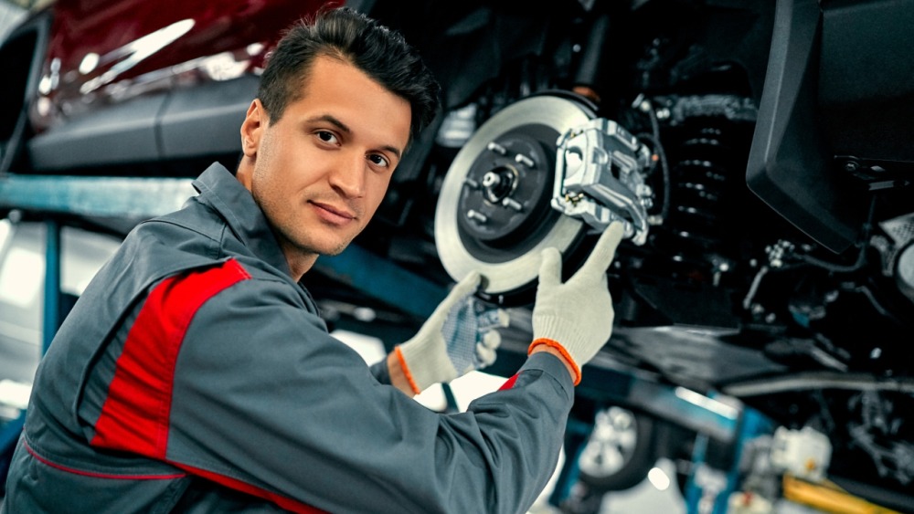 Przyczyny i objawy zaniku siły hamowania – poradnik Steinhof | autoEXPERT